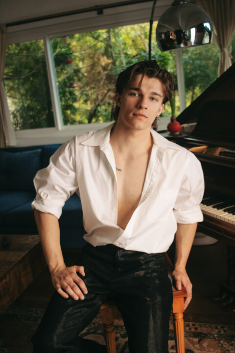 Alex Sampson on ‘Growing Pains’, EP & Hudson Yards Debut - LEWIS Magazine